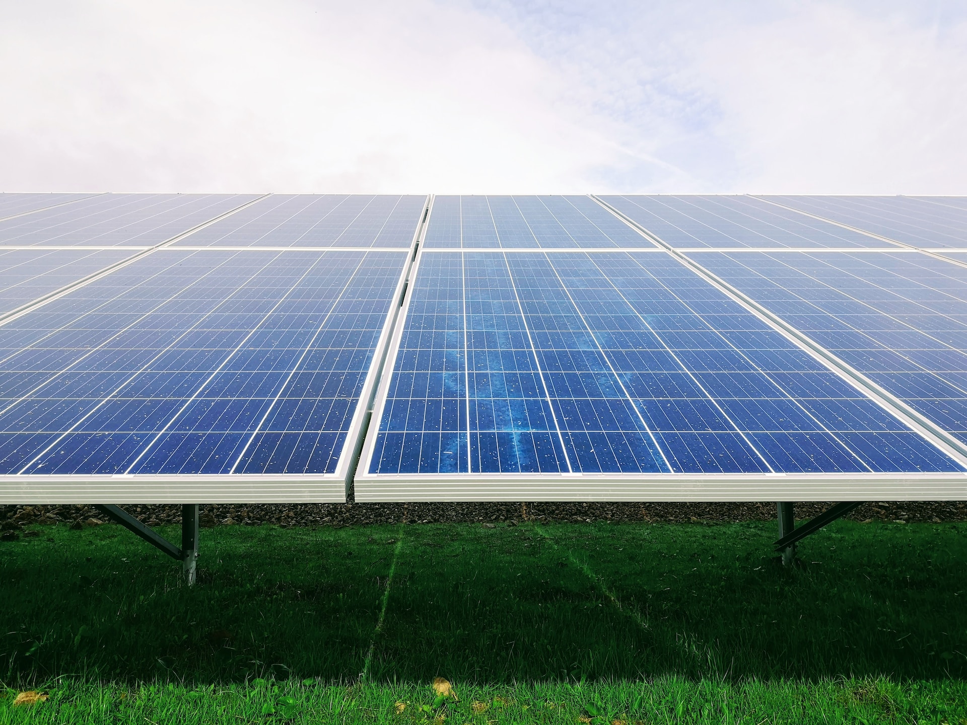Solar Panel Efficiency A Guide To Maximize Energy Output solar-panel-efficiency-a-guide-to-maximize-energy-output